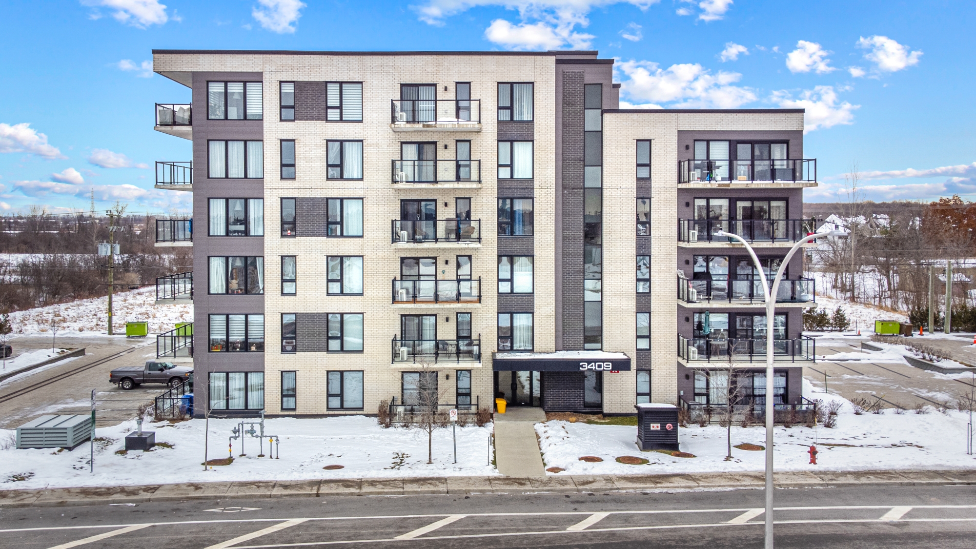 Vëe Condos